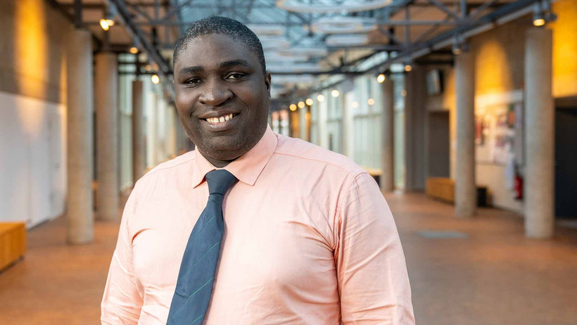 Humboldt Research Fellow: Dr Onwu Inya - Metaphors of Democracy | Leuphana